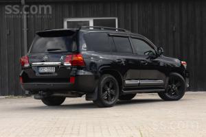 Melns Toyota Land Cruiser 2013 Jelgava, ar dzinēja tilpumu 4.50 L un nobraukumu 441 tūkst. km par 29000 €, foto 6 vietnē AUTOMOTO.COM.LV