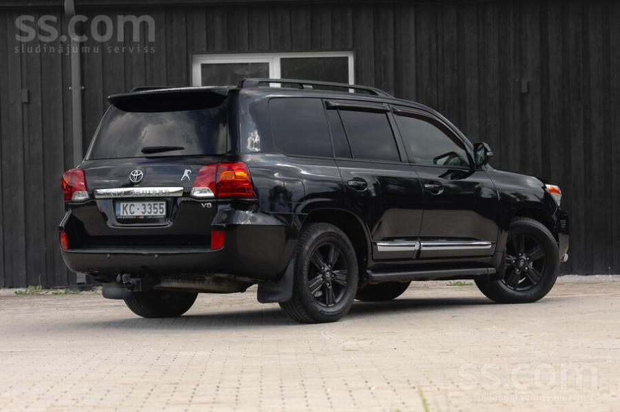 Melns Toyota Land Cruiser 2013 Jelgava, ar dzinēja tilpumu 4.50 L un nobraukumu 441 tūkst. km par 29000 €, foto 6 vietnē AUTOMOTO.COM.LV