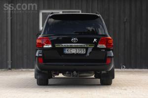 Melns Toyota Land Cruiser 2013 Jelgava, ar dzinēja tilpumu 4.50 L un nobraukumu 441 tūkst. km par 29000 €, foto 7 vietnē AUTOMOTO.COM.LV