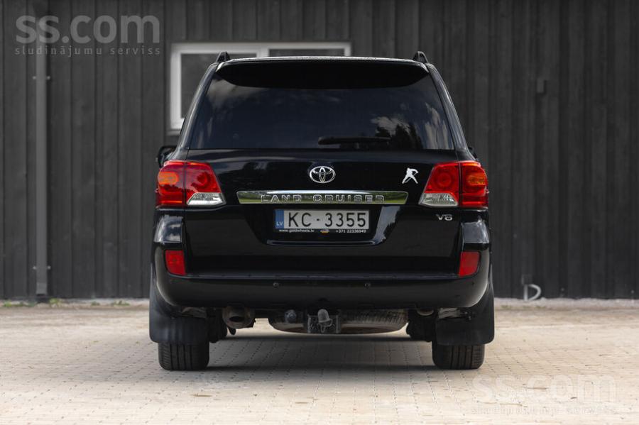 Melns Toyota Land Cruiser 2013 Jelgava, ar dzinēja tilpumu 4.50 L un nobraukumu 441 tūkst. km par 29000 €, foto 7 vietnē AUTOMOTO.COM.LV