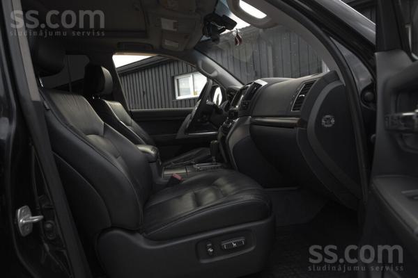 Black Toyota Land Cruiser 2013 in Jelgava, with an engine capacity of 4.50 L and mileage of 441 thousand km for 29000 €, photo 7 on AUTOMOTO.COM.LV