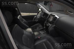Melns Toyota Land Cruiser 2013 Jelgava, ar dzinēja tilpumu 4.50 L un nobraukumu 441 tūkst. km par 29000 €, foto 9 vietnē AUTOMOTO.COM.LV