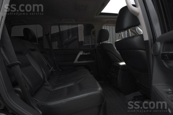 Black Toyota Land Cruiser 2013 in Jelgava, with an engine capacity of 4.50 L and mileage of 441 thousand km for 29000 €, photo 10 on AUTOMOTO.COM.LV