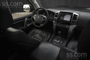 Melns Toyota Land Cruiser 2013 Jelgava, ar dzinēja tilpumu 4.50 L un nobraukumu 441 tūkst. km par 29000 €, foto 13 vietnē AUTOMOTO.COM.LV