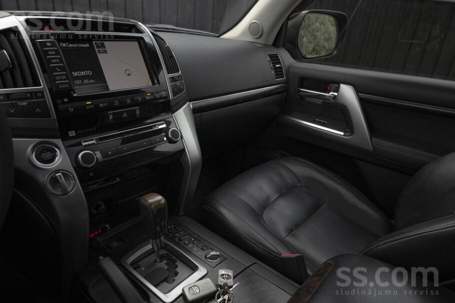 Melns Toyota Land Cruiser 2013 Jelgava, ar dzinēja tilpumu 4.50 L un nobraukumu 441 tūkst. km par 29000 €, foto 16 vietnē AUTOMOTO.COM.LV