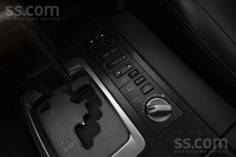 Melns Toyota Land Cruiser 2013 Jelgava, ar dzinēja tilpumu 4.50 L un nobraukumu 441 tūkst. km par 29000 €, foto 17 vietnē AUTOMOTO.COM.LV