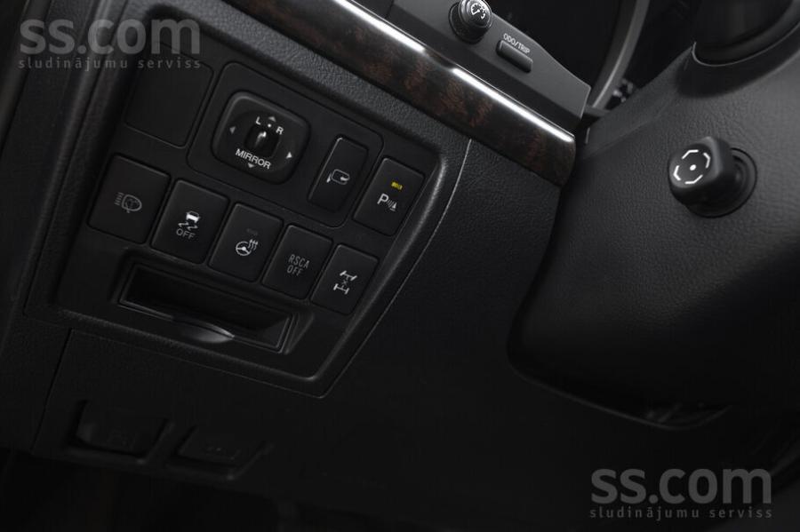 Melns Toyota Land Cruiser 2013 Jelgava, ar dzinēja tilpumu 4.50 L un nobraukumu 441 tūkst. km par 29000 €, foto 23 vietnē AUTOMOTO.COM.LV