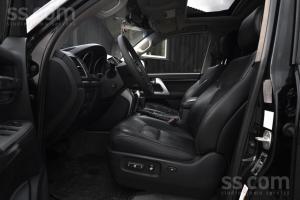 Melns Toyota Land Cruiser 2013 Jelgava, ar dzinēja tilpumu 4.50 L un nobraukumu 441 tūkst. km par 29000 €, foto 24 vietnē AUTOMOTO.COM.LV