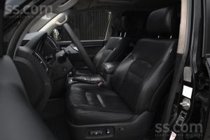 Melns Toyota Land Cruiser 2013 Jelgava, ar dzinēja tilpumu 4.50 L un nobraukumu 441 tūkst. km par 29000 €, foto 25 vietnē AUTOMOTO.COM.LV