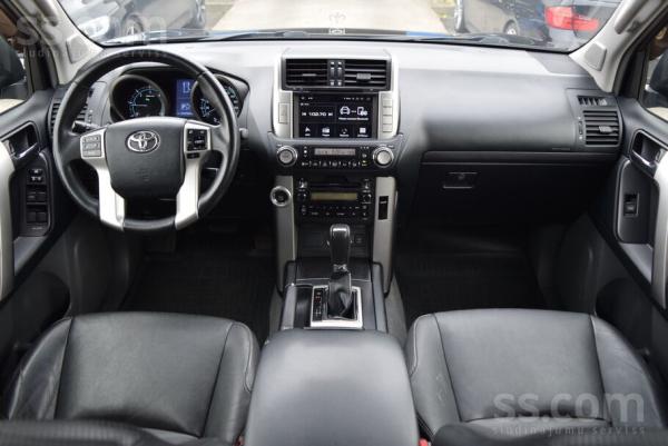 Melns Toyota Land Cruiser 2013 Rīga, ar dzinēja tilpumu 3.00 L un nobraukumu 209 tūkst. km par 23800 €, foto 4 vietnē AUTOMOTO.COM.LV