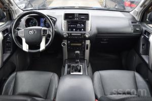 Black Toyota Land Cruiser 2013 in Riga, with an engine capacity of 3.00 L and mileage of 209 thousand km for 23800 €, photo 5 on AUTOMOTO.COM.LV