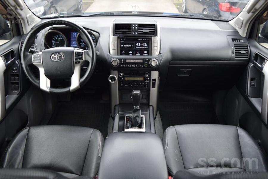 Black Toyota Land Cruiser 2013 in Riga, with an engine capacity of 3.00 L and mileage of 209 thousand km for 23800 €, photo 5 on AUTOMOTO.COM.LV