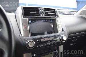 Black Toyota Land Cruiser 2013 in Riga, with an engine capacity of 3.00 L and mileage of 209 thousand km for 23800 €, photo 8 on AUTOMOTO.COM.LV