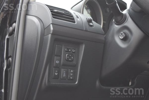 Melns Toyota Land Cruiser 2013 Rīga, ar dzinēja tilpumu 3.00 L un nobraukumu 209 tūkst. km par 23800 €, foto 10 vietnē AUTOMOTO.COM.LV