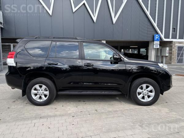 Black Toyota Land Cruiser 2013 in Riga, with an engine capacity of 3.00 L and mileage of 207 thousand km for 22700 €, photo 6 on AUTOMOTO.COM.LV