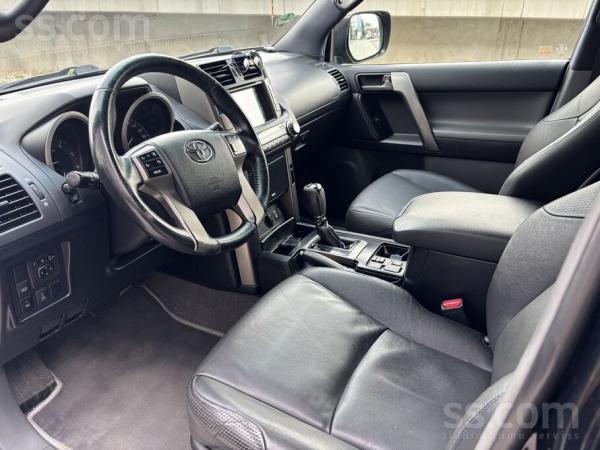 Black Toyota Land Cruiser 2013 in Riga, with an engine capacity of 3.00 L and mileage of 207 thousand km for 22700 €, photo 10 on AUTOMOTO.COM.LV
