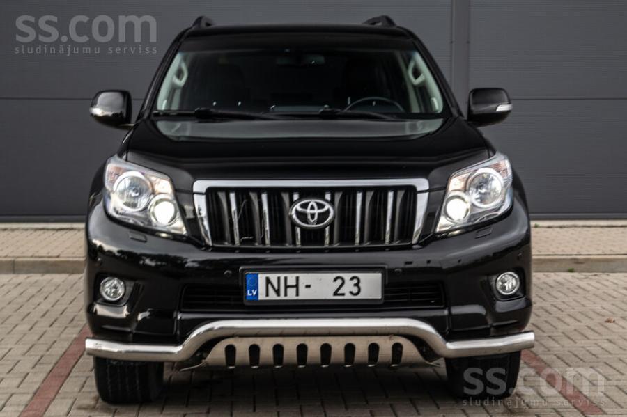 Melns Toyota Land Cruiser 2013 Ogre, ar dzinēja tilpumu 3.00 L un nobraukumu 265 tūkst. km par 21000 €, foto 1 vietnē AUTOMOTO.COM.LV