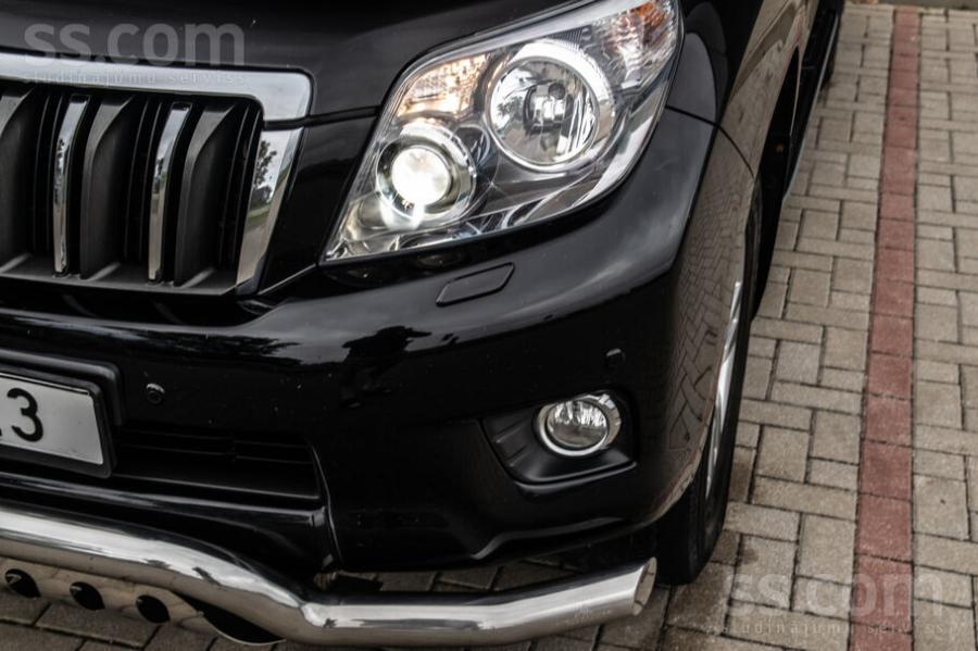 Melns Toyota Land Cruiser 2013 Ogre, ar dzinēja tilpumu 3.00 L un nobraukumu 265 tūkst. km par 21000 €, foto 3 vietnē AUTOMOTO.COM.LV