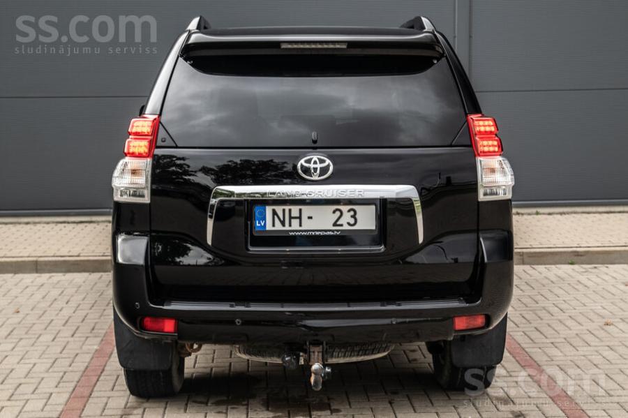 Melns Toyota Land Cruiser 2013 Ogre, ar dzinēja tilpumu 3.00 L un nobraukumu 265 tūkst. km par 21000 €, foto 7 vietnē AUTOMOTO.COM.LV