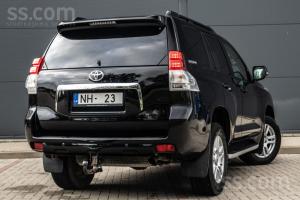 Melns Toyota Land Cruiser 2013 Ogre, ar dzinēja tilpumu 3.00 L un nobraukumu 265 tūkst. km par 21000 €, foto 8 vietnē AUTOMOTO.COM.LV
