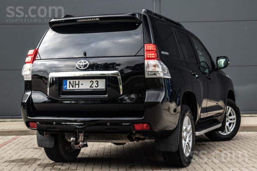 Melns Toyota Land Cruiser 2013 Ogre, ar dzinēja tilpumu 3.00 L un nobraukumu 265 tūkst. km par 21000 €, foto 8 vietnē AUTOMOTO.COM.LV