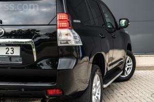 Melns Toyota Land Cruiser 2013 Ogre, ar dzinēja tilpumu 3.00 L un nobraukumu 265 tūkst. km par 21000 €, foto 9 vietnē AUTOMOTO.COM.LV