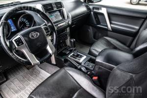 Melns Toyota Land Cruiser 2013 Ogre, ar dzinēja tilpumu 3.00 L un nobraukumu 265 tūkst. km par 21000 €, foto 10 vietnē AUTOMOTO.COM.LV