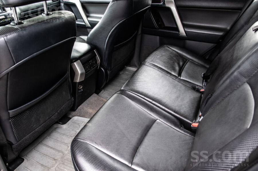 Melns Toyota Land Cruiser 2013 Ogre, ar dzinēja tilpumu 3.00 L un nobraukumu 265 tūkst. km par 21000 €, foto 12 vietnē AUTOMOTO.COM.LV