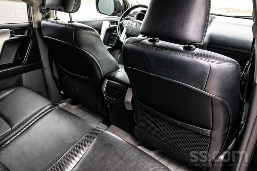 Melns Toyota Land Cruiser 2013 Ogre, ar dzinēja tilpumu 3.00 L un nobraukumu 265 tūkst. km par 21000 €, foto 13 vietnē AUTOMOTO.COM.LV