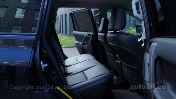 Black Toyota Land Cruiser 2014 in Tallinn, with an engine capacity of 3.00 L and mileage of 215 thousand km for 26500 €, photo 11 on AUTOMOTO.COM.LV