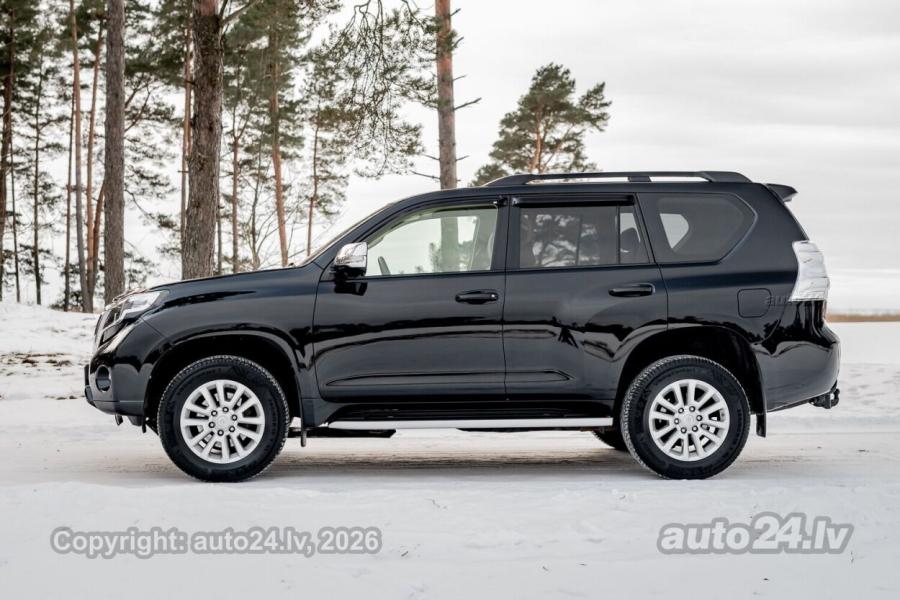 Melns Toyota Land Cruiser 2014 Pērnava, ar dzinēja tilpumu 3.00 L un nobraukumu 157 tūkst. km par 31500 €, foto 2 vietnē AUTOMOTO.COM.LV