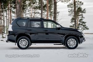 Melns Toyota Land Cruiser 2014 Pērnava, ar dzinēja tilpumu 3.00 L un nobraukumu 157 tūkst. km par 31500 €, foto 3 vietnē AUTOMOTO.COM.LV