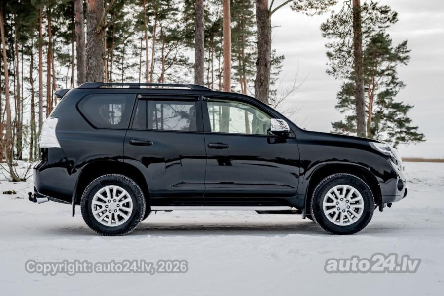 Melns Toyota Land Cruiser 2014 Pērnava, ar dzinēja tilpumu 3.00 L un nobraukumu 157 tūkst. km par 31500 €, foto 3 vietnē AUTOMOTO.COM.LV