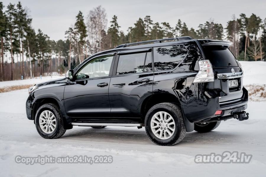 Melns Toyota Land Cruiser 2014 Pērnava, ar dzinēja tilpumu 3.00 L un nobraukumu 157 tūkst. km par 31500 €, foto 7 vietnē AUTOMOTO.COM.LV