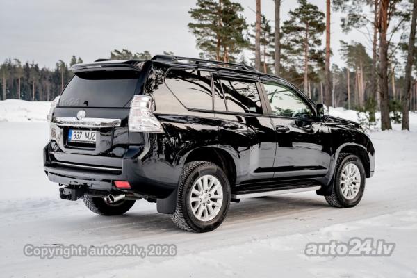 Melns Toyota Land Cruiser 2014 Pērnava, ar dzinēja tilpumu 3.00 L un nobraukumu 157 tūkst. km par 31500 €, foto 8 vietnē AUTOMOTO.COM.LV