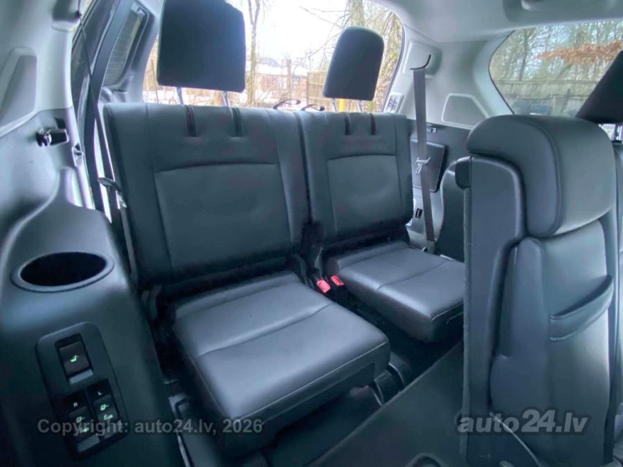 Melns Toyota Land Cruiser 2014 Tallina, ar dzinēja tilpumu 3.00 L un nobraukumu 0 tūkst. km par 28000 €, foto 7 vietnē AUTOMOTO.COM.LV