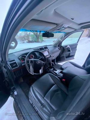 Melns Toyota Land Cruiser 2014 Tallina, ar dzinēja tilpumu 3.00 L un nobraukumu 0 tūkst. km par 28000 €, foto 9 vietnē AUTOMOTO.COM.LV