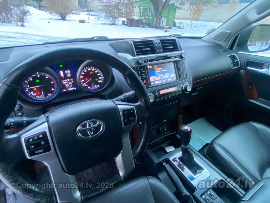 Melns Toyota Land Cruiser 2014 Tallina, ar dzinēja tilpumu 3.00 L un nobraukumu 0 tūkst. km par 28000 €, foto 11 vietnē AUTOMOTO.COM.LV