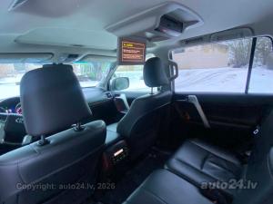 Melns Toyota Land Cruiser 2014 Tallina, ar dzinēja tilpumu 3.00 L un nobraukumu 0 tūkst. km par 28000 €, foto 12 vietnē AUTOMOTO.COM.LV