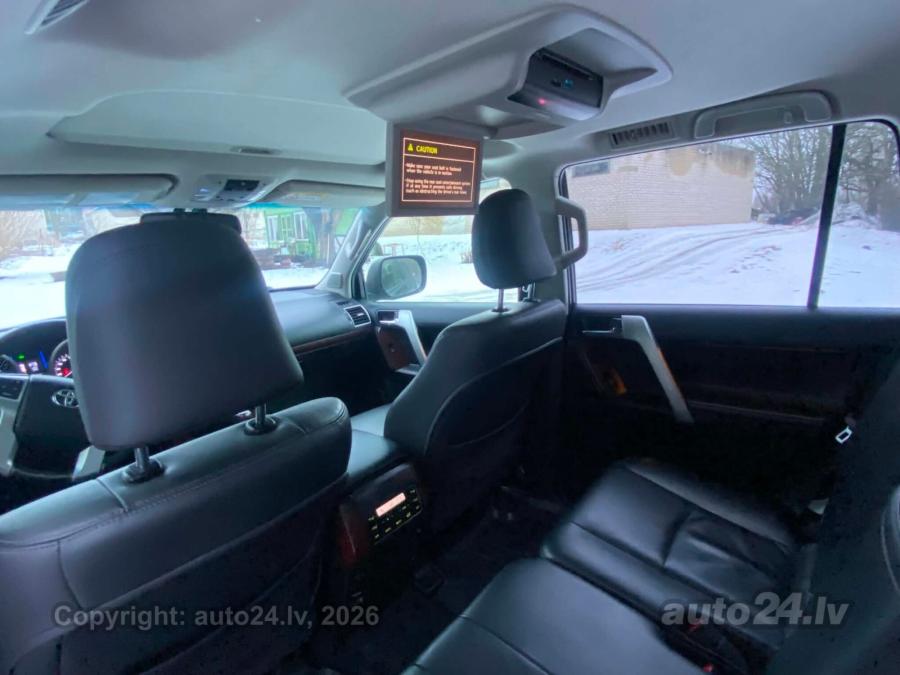 Melns Toyota Land Cruiser 2014 Tallina, ar dzinēja tilpumu 3.00 L un nobraukumu 0 tūkst. km par 28000 €, foto 12 vietnē AUTOMOTO.COM.LV