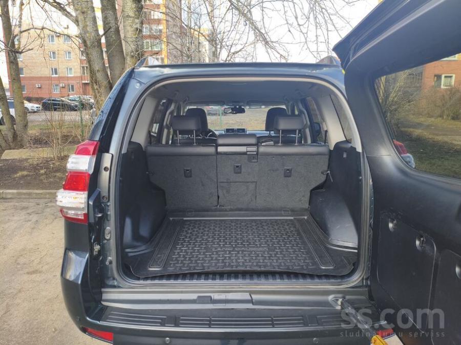 Melns Toyota Land Cruiser 2014 Rīga, ar dzinēja tilpumu 3.00 L un nobraukumu 227 tūkst. km par 26000 €, foto 7 vietnē AUTOMOTO.COM.LV