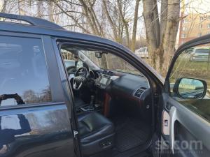 Melns Toyota Land Cruiser 2014 Rīga, ar dzinēja tilpumu 3.00 L un nobraukumu 227 tūkst. km par 26000 €, foto 8 vietnē AUTOMOTO.COM.LV