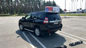 Black Toyota Land Cruiser 2014 in Riga, with an engine capacity of 3.00 L and mileage of 210 thousand km for 29000 €, photo 5 on AUTOMOTO.COM.LV