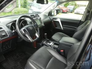 Black Toyota Land Cruiser 2014 in Riga, with an engine capacity of 3.00 L and mileage of 210 thousand km for 29000 €, photo 7 on AUTOMOTO.COM.LV