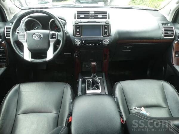 Melns Toyota Land Cruiser 2014 Rīga, ar dzinēja tilpumu 3.00 L un nobraukumu 210 tūkst. km par 29000 €, foto 7 vietnē AUTOMOTO.COM.LV