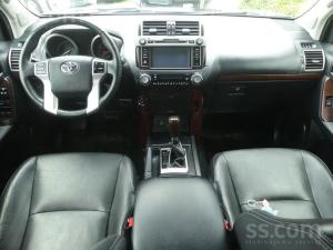 Black Toyota Land Cruiser 2014 in Riga, with an engine capacity of 3.00 L and mileage of 210 thousand km for 29000 €, photo 8 on AUTOMOTO.COM.LV