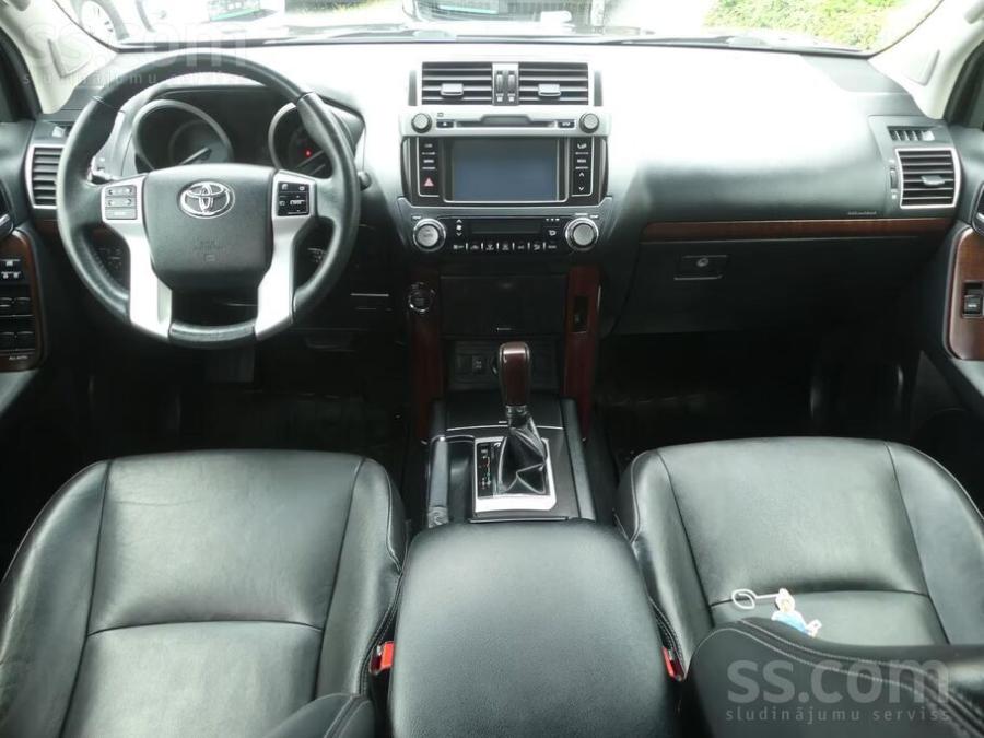 Black Toyota Land Cruiser 2014 in Riga, with an engine capacity of 3.00 L and mileage of 210 thousand km for 29000 €, photo 8 on AUTOMOTO.COM.LV