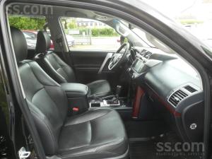 Black Toyota Land Cruiser 2014 in Riga, with an engine capacity of 3.00 L and mileage of 210 thousand km for 29000 €, photo 9 on AUTOMOTO.COM.LV