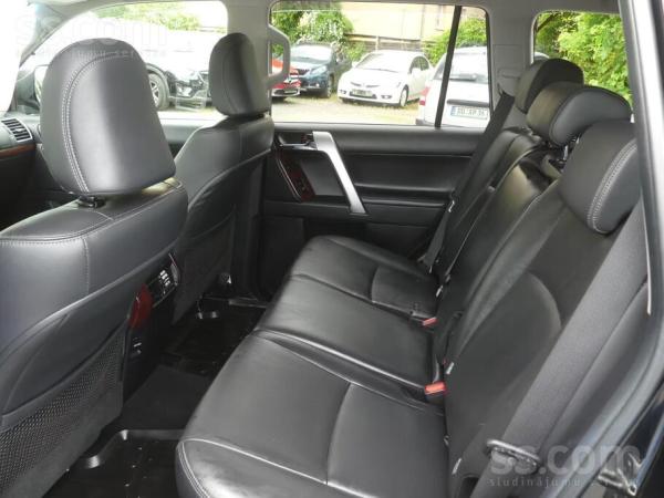 Melns Toyota Land Cruiser 2014 Rīga, ar dzinēja tilpumu 3.00 L un nobraukumu 210 tūkst. km par 29000 €, foto 9 vietnē AUTOMOTO.COM.LV