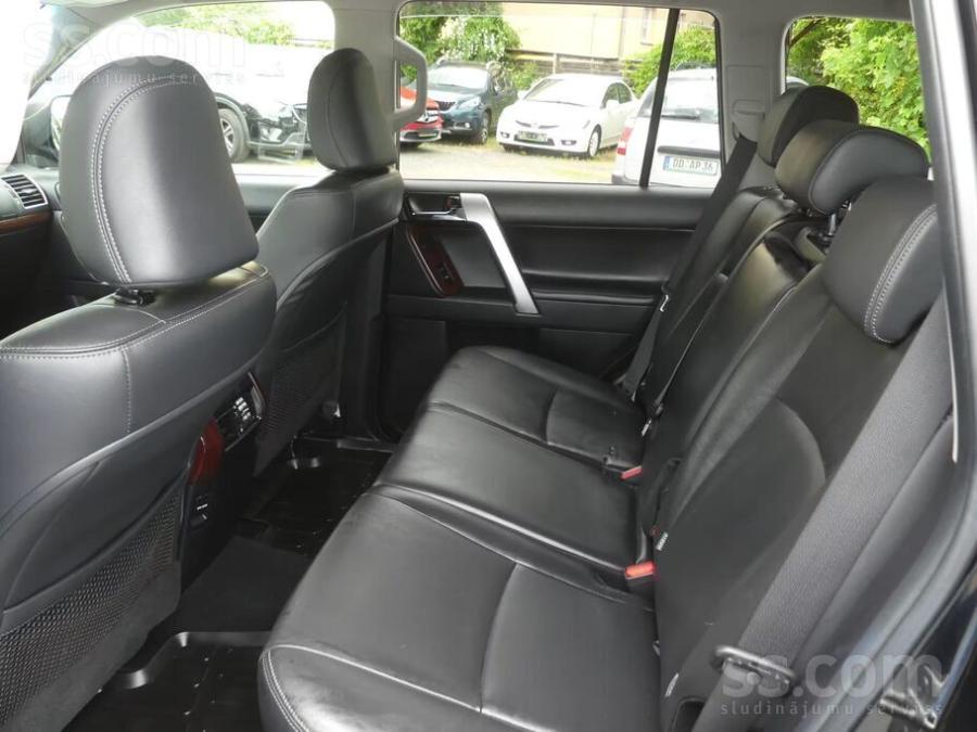 Black Toyota Land Cruiser 2014 in Riga, with an engine capacity of 3.00 L and mileage of 210 thousand km for 29000 €, photo 10 on AUTOMOTO.COM.LV